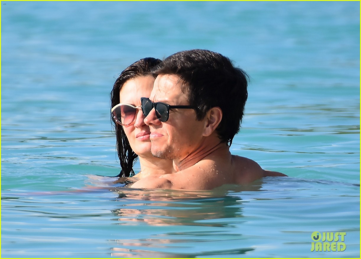 Mark Wahlberg & Wife Rhea Hit the Beach on Vacation in Barbados: Photo ...