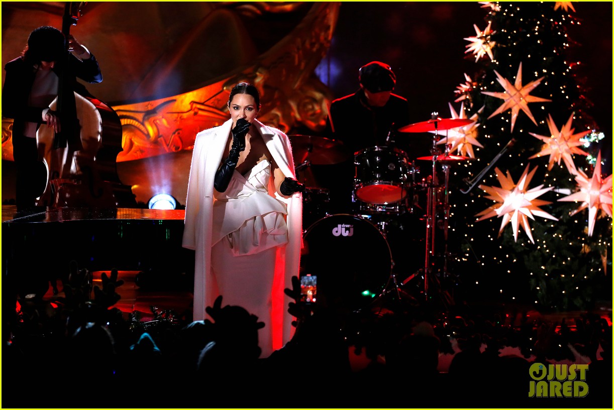 Katharine McPhee & David Foster Kick Off a Busy Week at Rockefeller ...