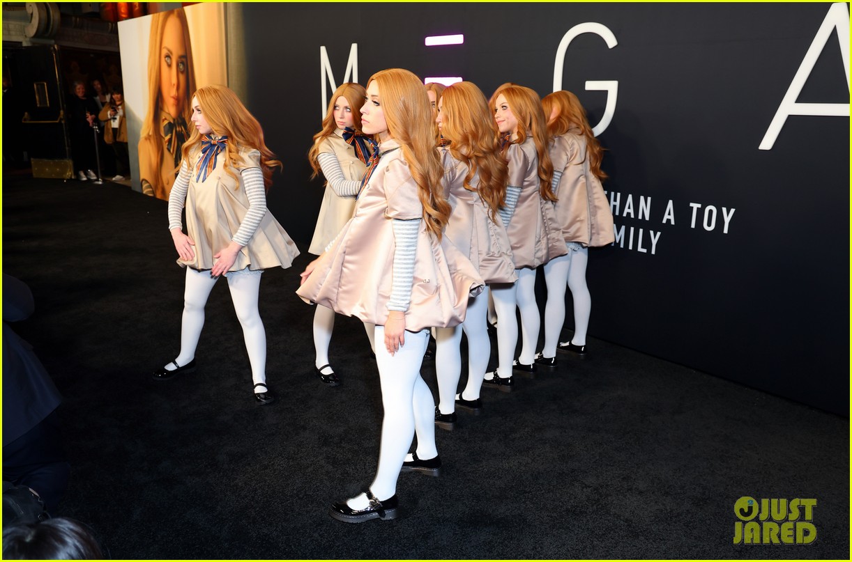 Eight Models Dressed as 'M3GAN' & Did a Choreographed Dance at the Film ...