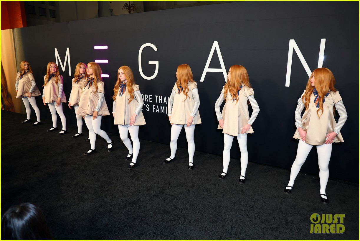 Eight Models Dressed as 'M3GAN' & Did a Choreographed Dance at the Film ...
