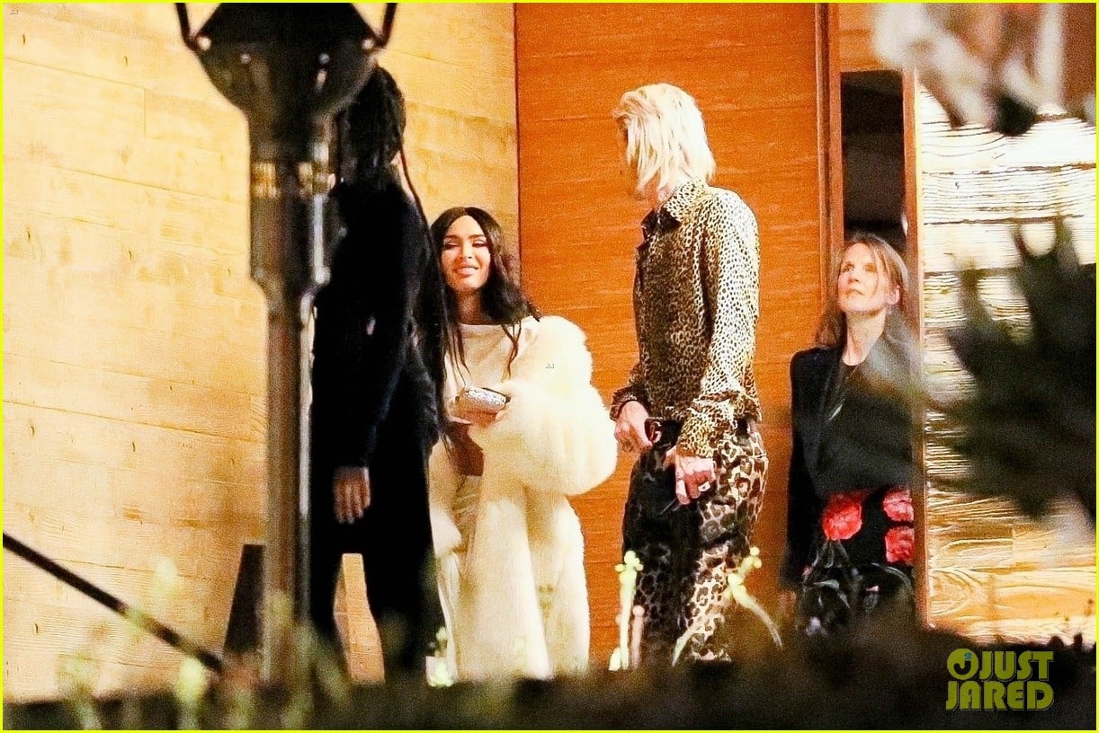 Megan Fox & Machine Gun Kelly Celebrate Christmas Eve By Eating Dinner ...