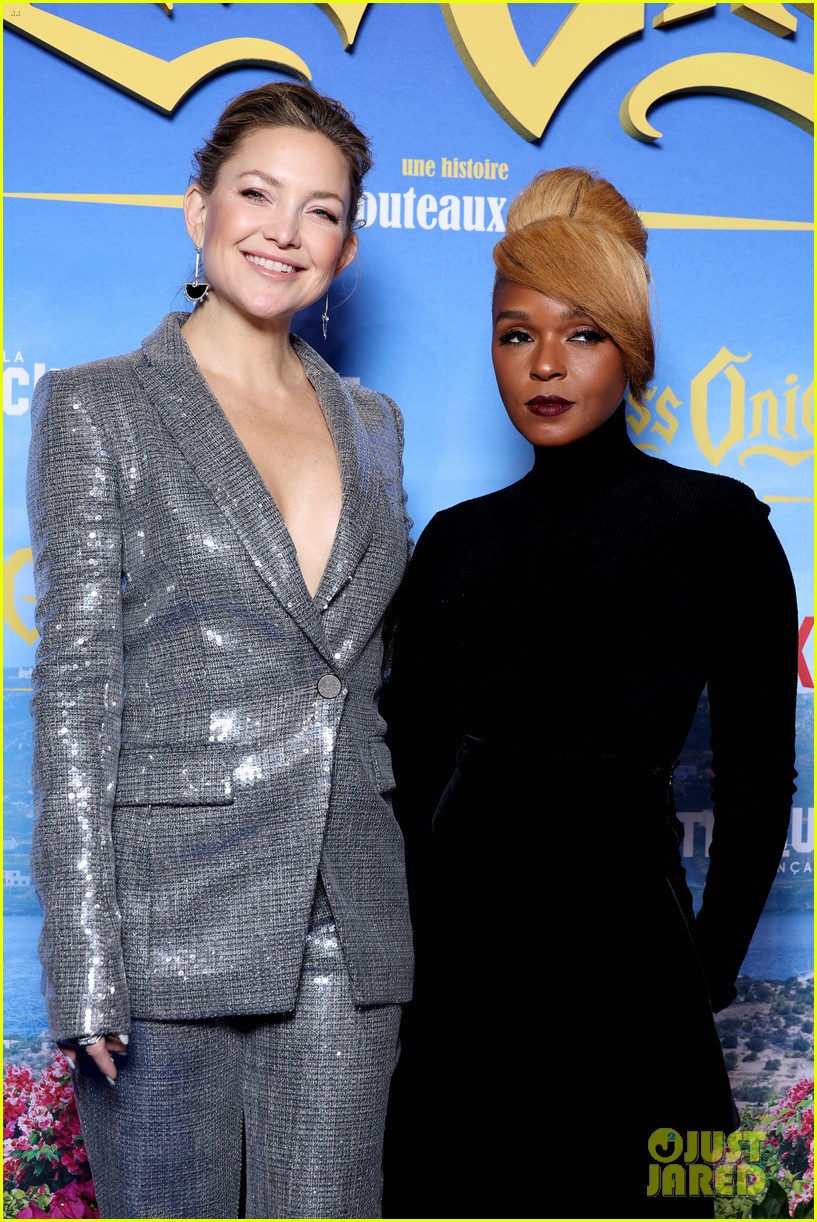 Kate Hudson & Janelle Monae Share Cute Moment at 'Glass Onion' Premiere ...