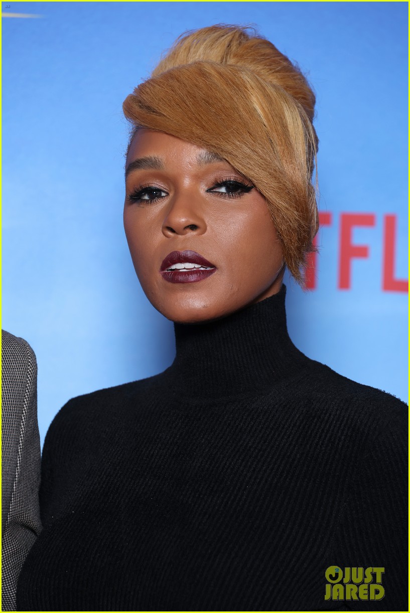 Kate Hudson & Janelle Monae Share Cute Moment at 'Glass Onion' Premiere ...