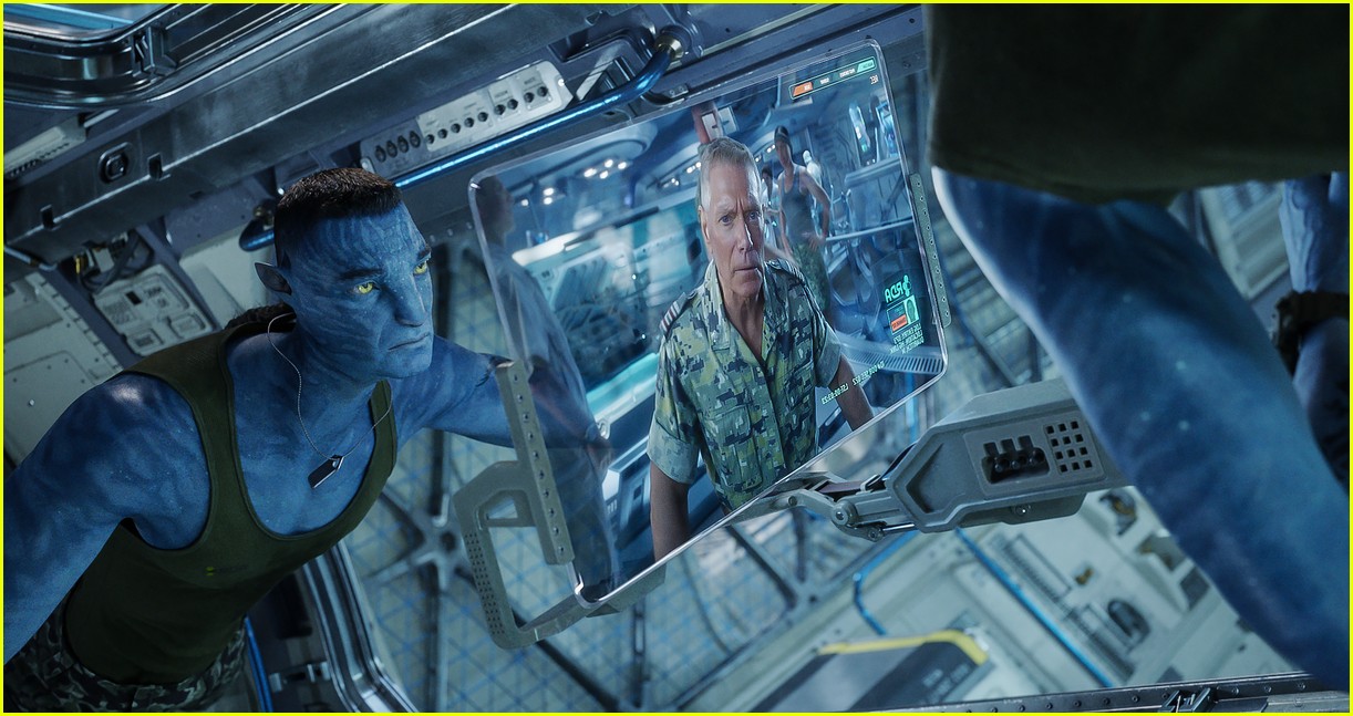 Why Are the Na'vi People Blue in 'Avatar'? James Cameron Explains the Surprising Reason: Photo ...