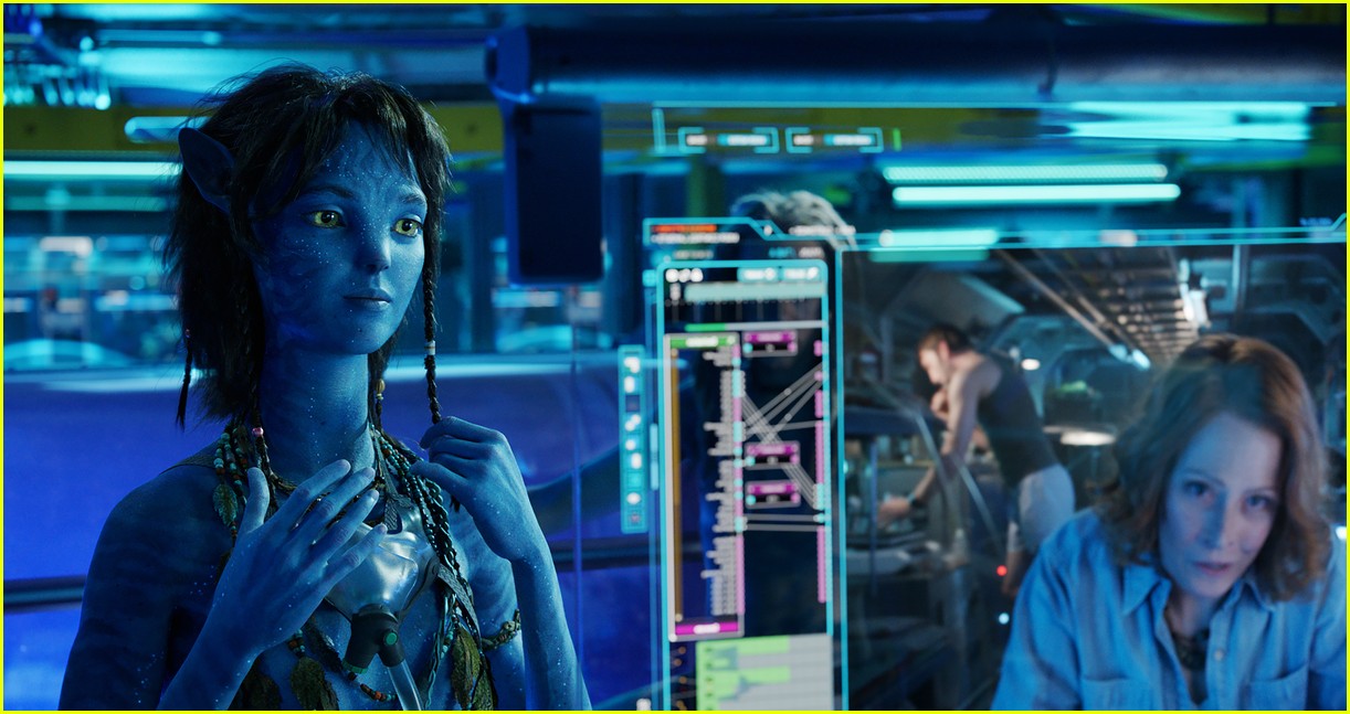Why Are the Na'vi People Blue in 'Avatar'? James Cameron Explains the Surprising Reason: Photo ...