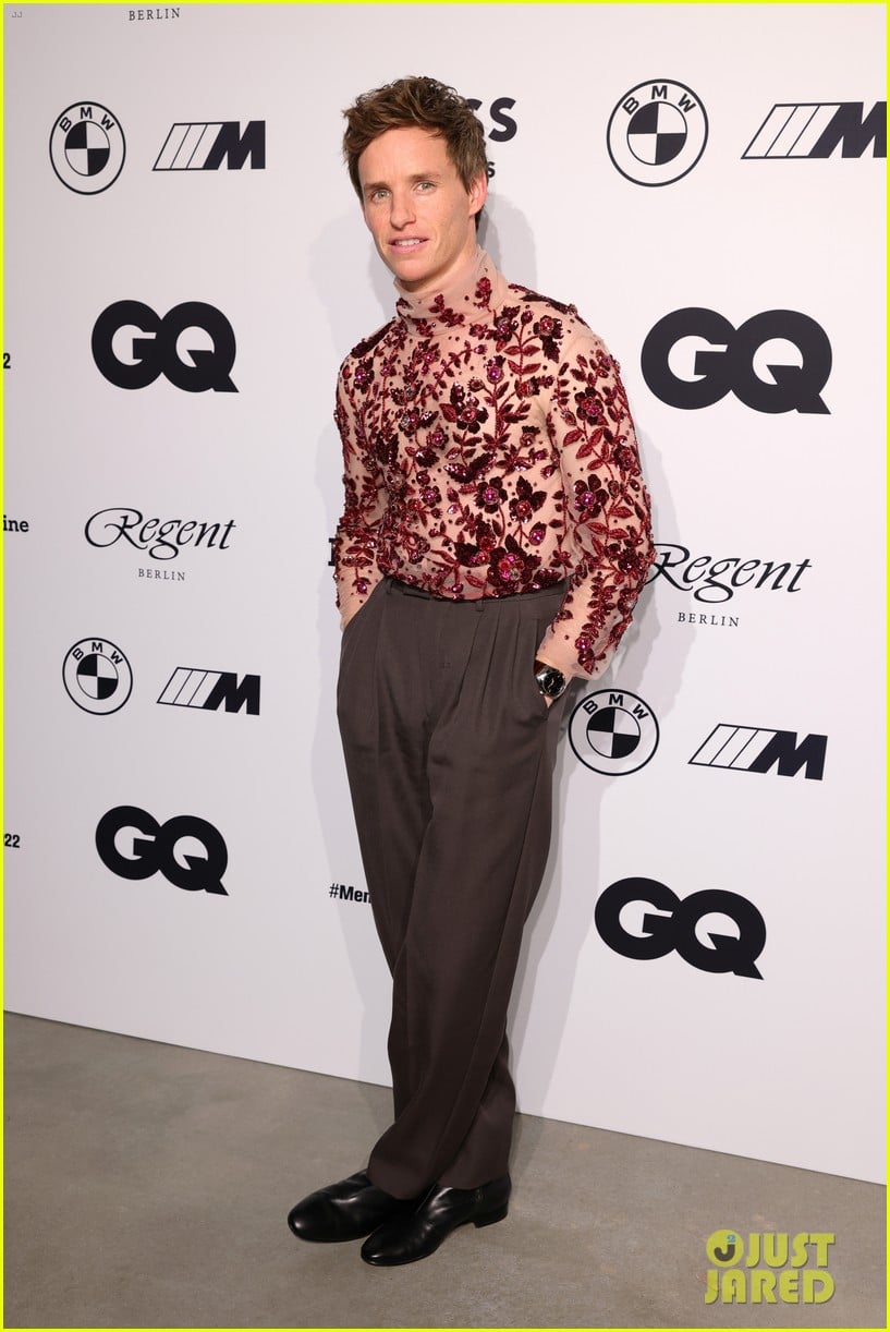 Eddie Redmayne Looks Cool in a Sparkling Sheer Turtleneck at GQ Men of ...