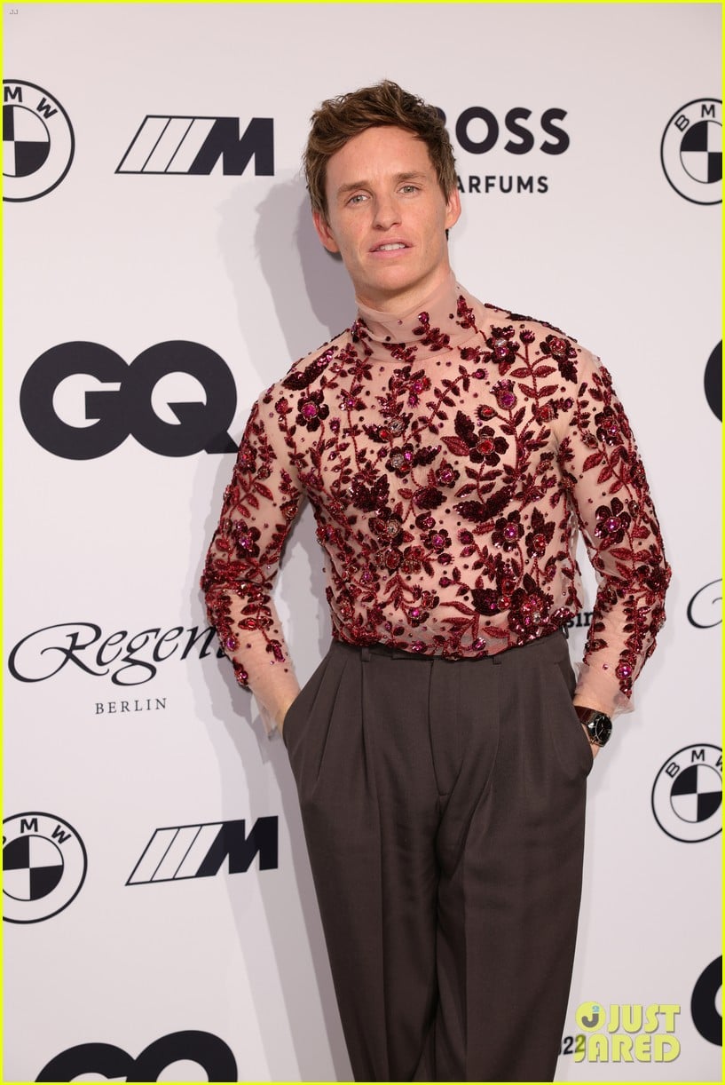 Eddie Redmayne Looks Cool in a Sparkling Sheer Turtleneck at GQ Men of the Year Awards 2022 in ...