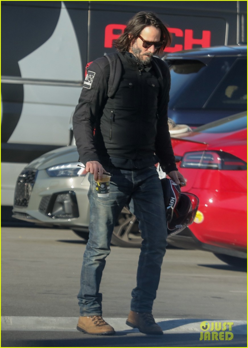 Keanu Reeves Rides His Motorcycle to Malibu to Do Some Holiday Shopping ...