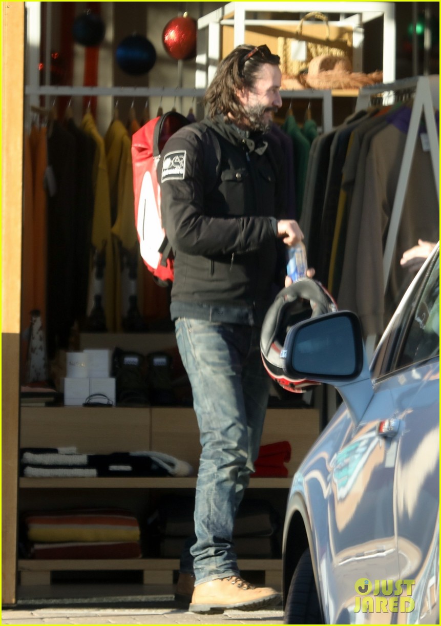 Keanu Reeves Rides His Motorcycle to Malibu to Do Some Holiday Shopping ...