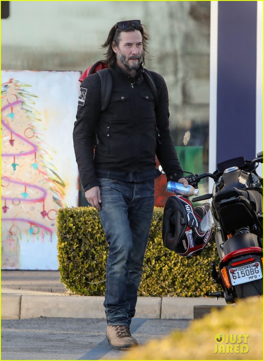 Photo: keanu reeves holiday shops in malibu 61 | Photo 4874928 | Just Jared