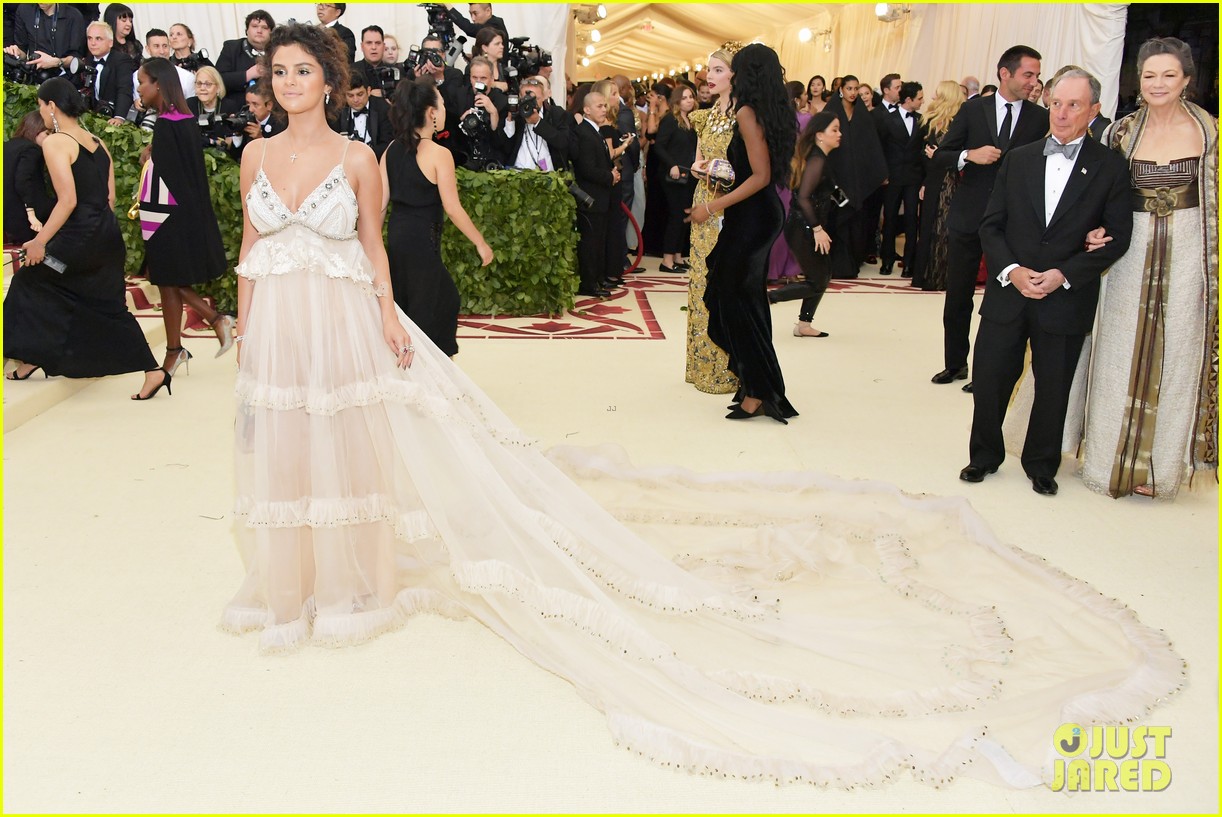 Selena Gomez Talks Met Gala 'Beauty Disaster,' Rare Beauty & Finding ...