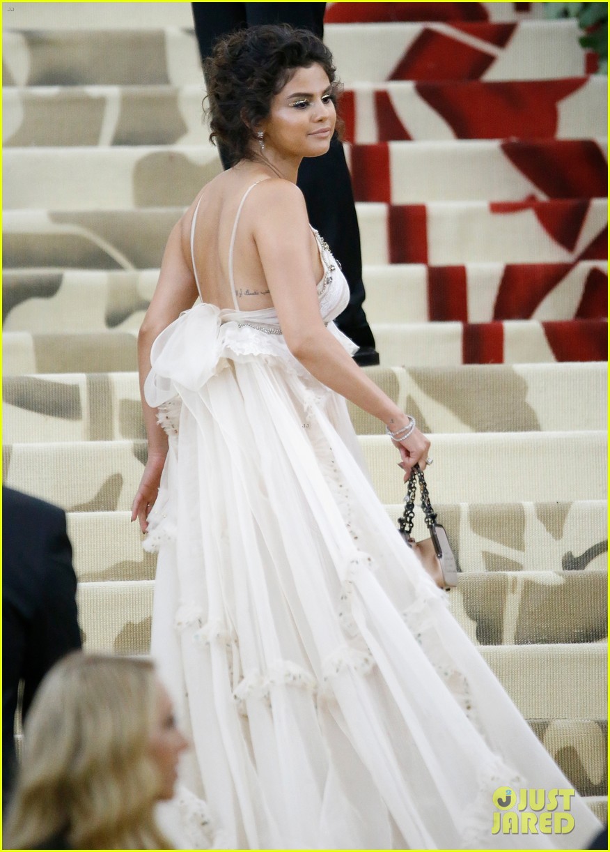 Selena Gomez Talks Met Gala 'Beauty Disaster,' Rare Beauty & Finding ...