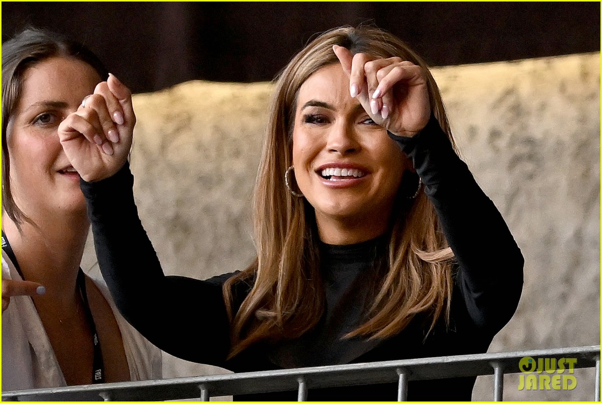 Chrishell Stause Cheers on Partner G Flip at Falls Festival Melbourne ...