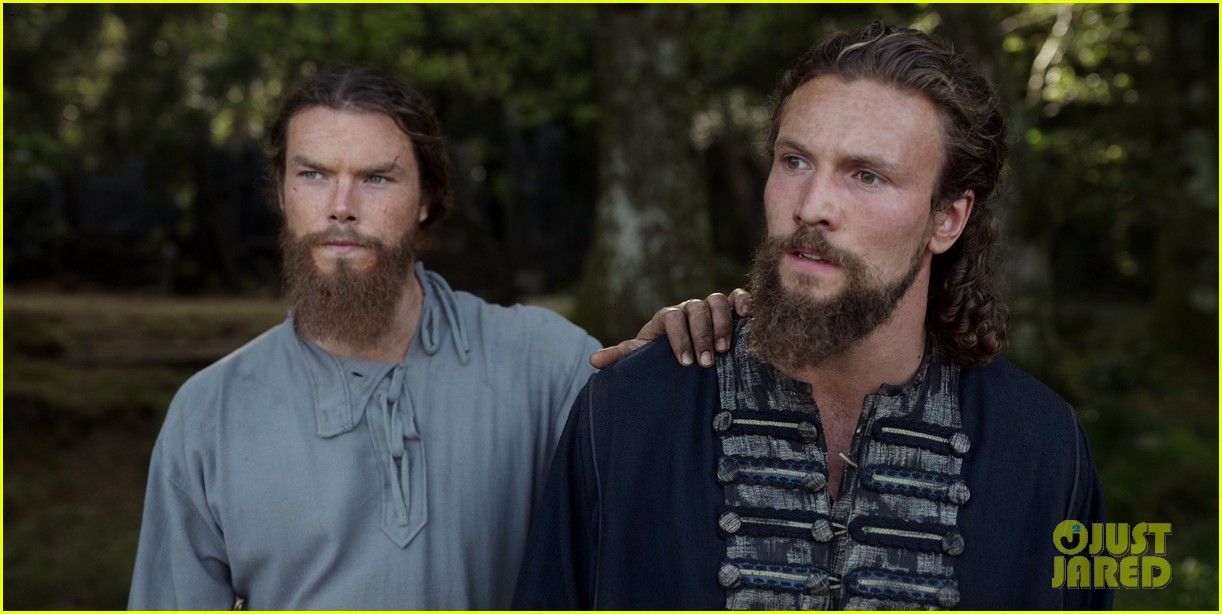 Leo Suter Goes Shirtless For Fight Scene in 'Vikings: Valhalla' Season ...