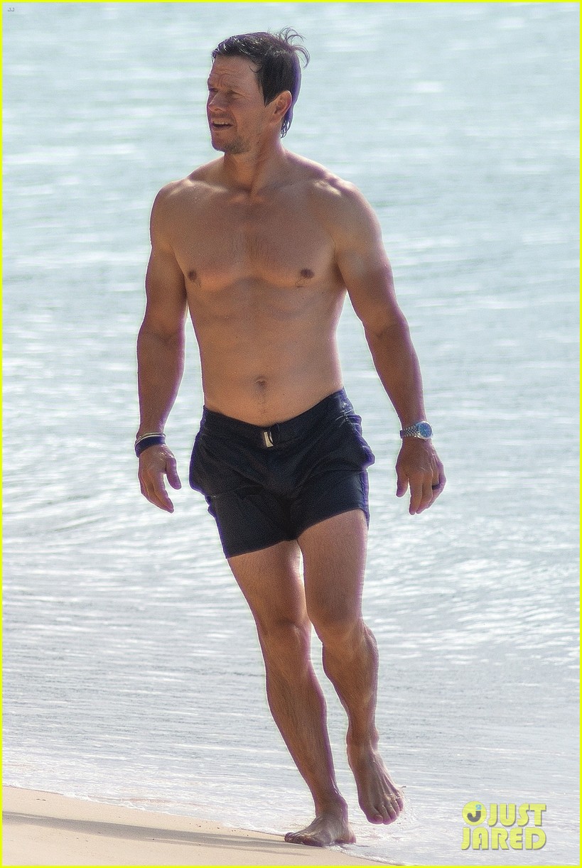 Mark Wahlberg Spent Christmas Day Going Shirtless in Barbados! (Photos ...