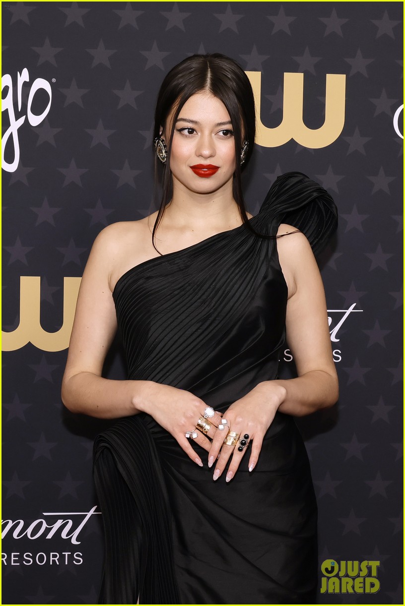 Amanda Seyfried Wins Best Actress in Limited Series at Critics Choice ...