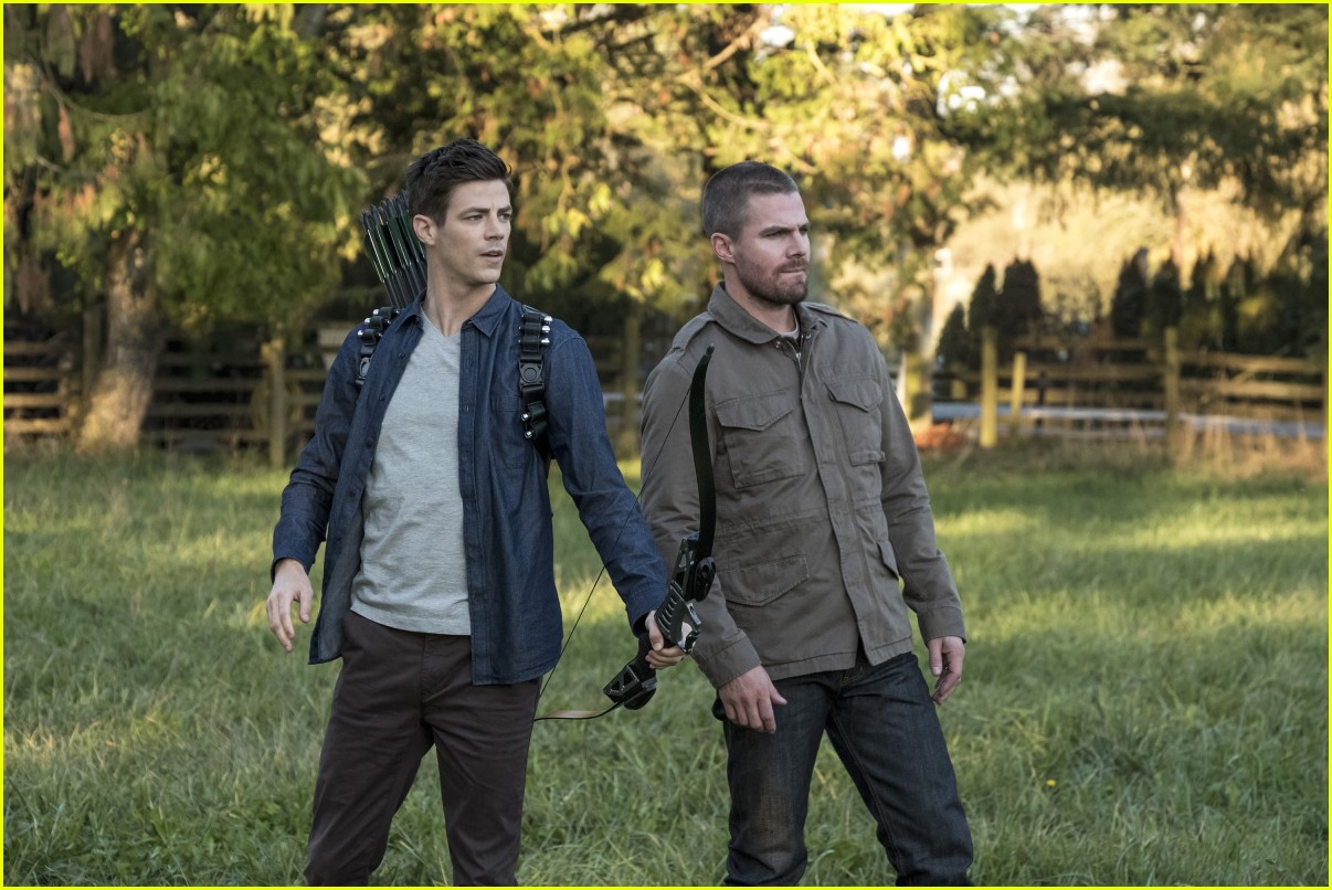 Stephen Amell to Return to 'The Flash' for Season 9!: Photo 4877555 | Pictures | Just Jared