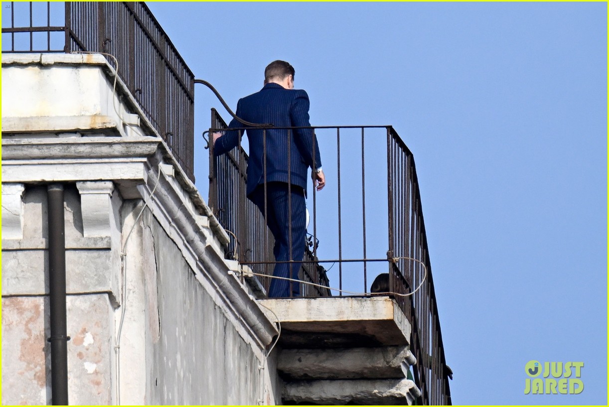 Kenneth Branagh Films 'A Haunting in Venice' with Co-Stars Tina Fey ...