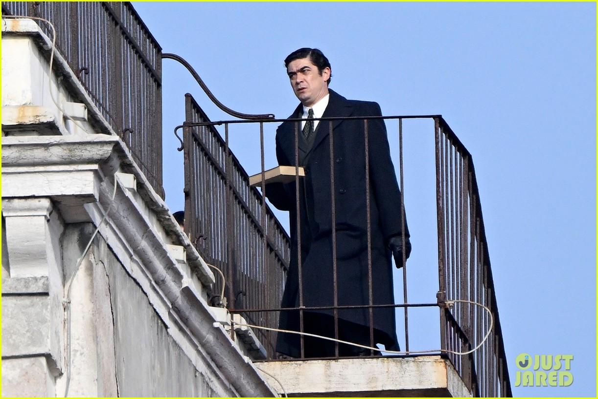 Kenneth Branagh Films 'A Haunting in Venice' with Co-Stars Tina Fey ...