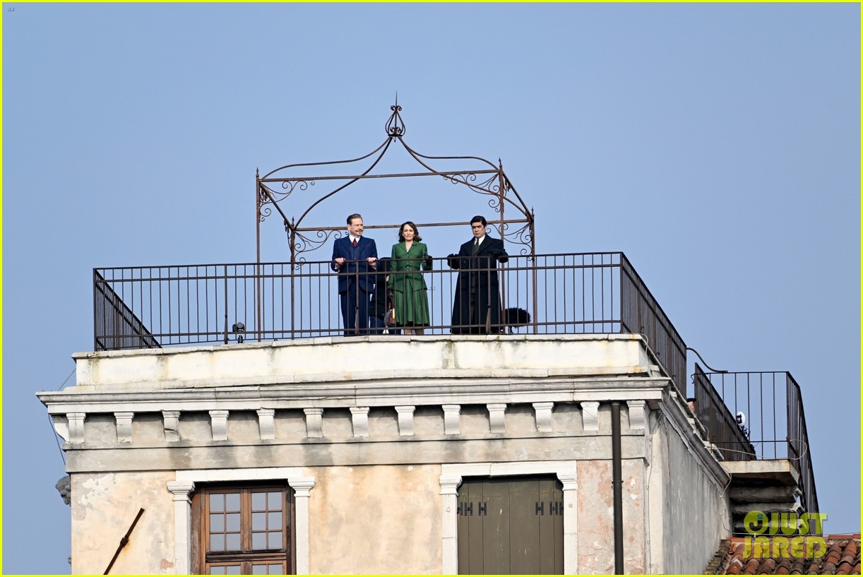 Kenneth Branagh Films 'A Haunting in Venice' with Co-Stars Tina Fey ...