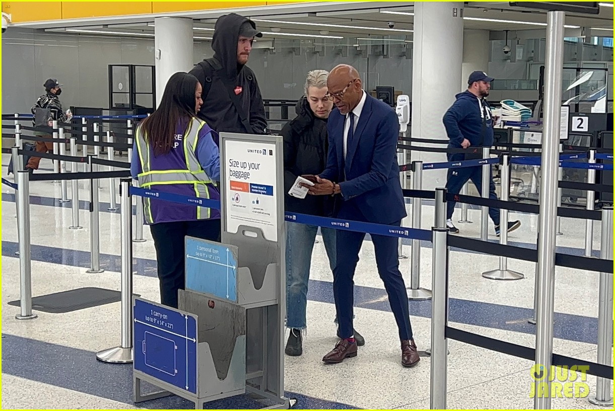 Phoebe Bridgers & Bo Burnham Spotted at Airport Together Amid Dating ...
