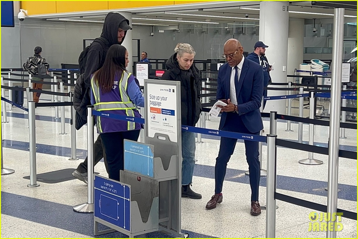 Phoebe Bridgers & Bo Burnham Spotted at Airport Together Amid Dating ...