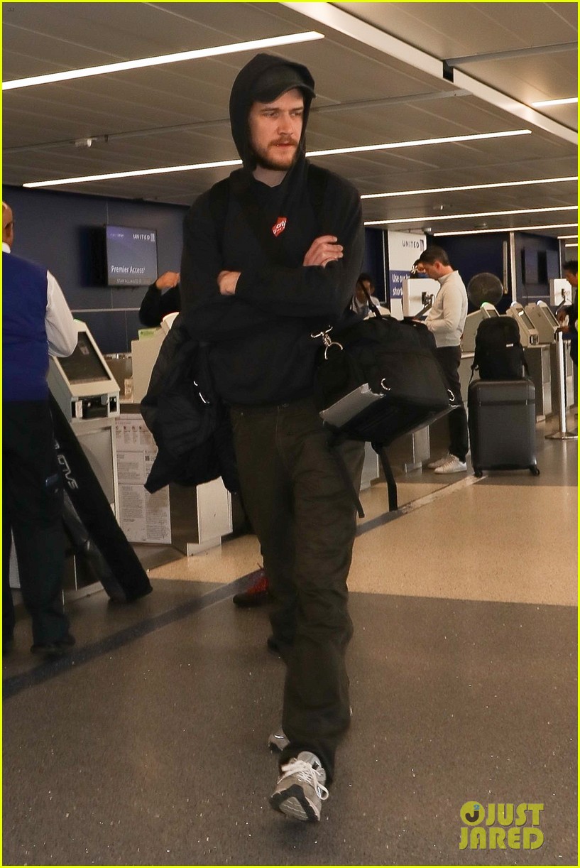 Phoebe Bridgers & Bo Burnham Spotted at Airport Together Amid Dating ...