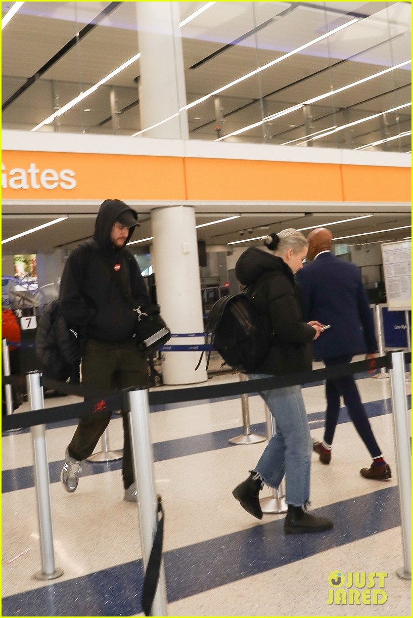 Phoebe Bridgers & Bo Burnham Spotted at Airport Together Amid Dating ...