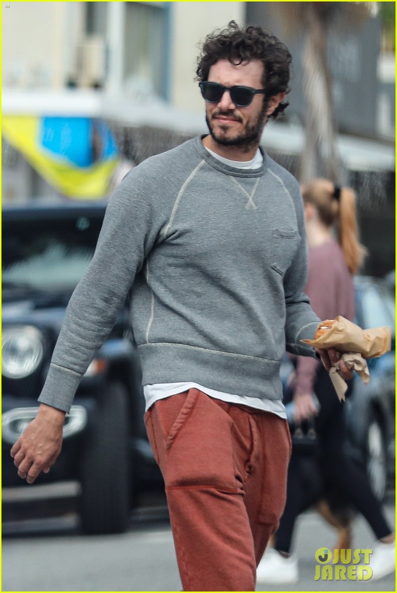 Adam Brody Picks Up Breakfast to Go in Santa Monica: Photo 4882467 ...