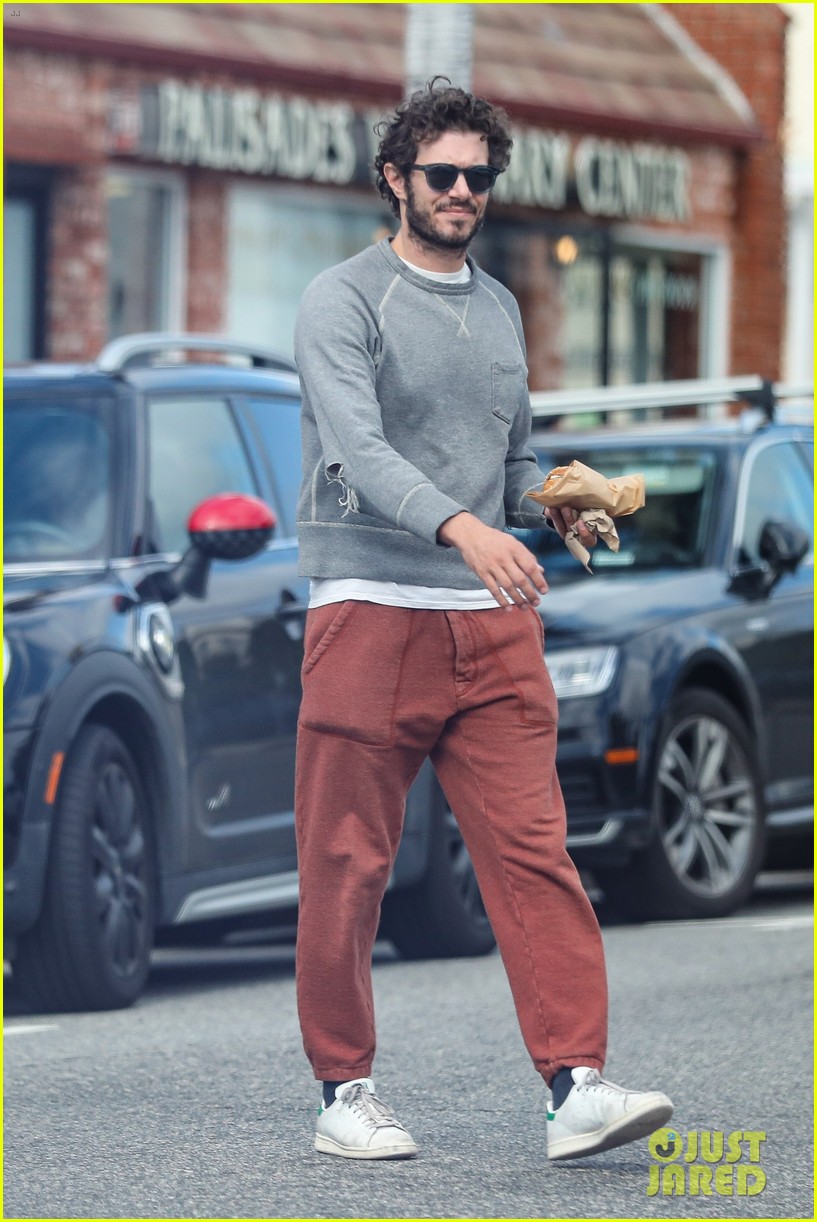 Adam Brody Picks Up Breakfast to Go in Santa Monica: Photo 4882468 ...