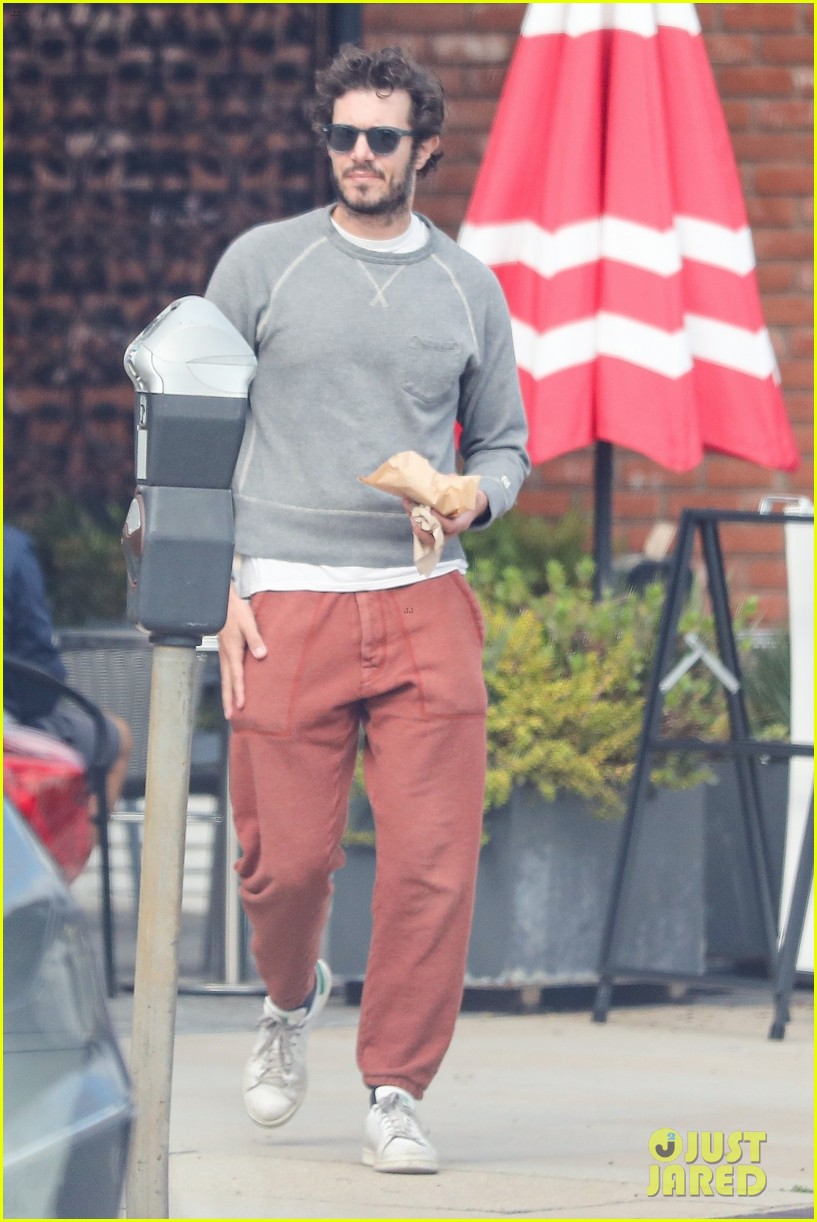 Adam Brody Picks Up Breakfast to Go in Santa Monica: Photo 4882476 ...