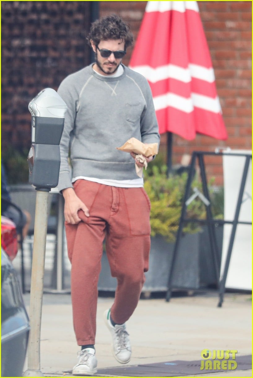 Adam Brody Picks Up Breakfast to Go in Santa Monica: Photo 4882482 ...