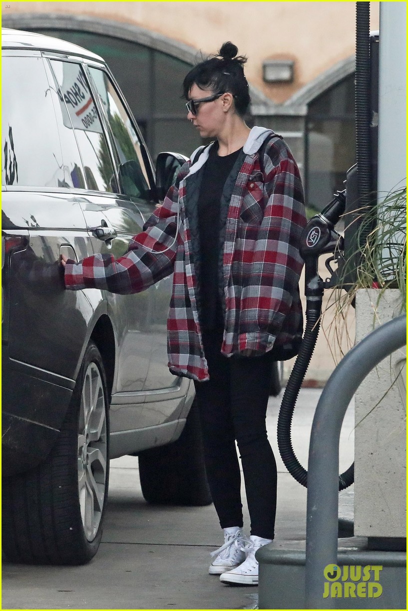 Amanda Bynes & On-Again Boyfriend Paul Michael Run Errands Together in ...