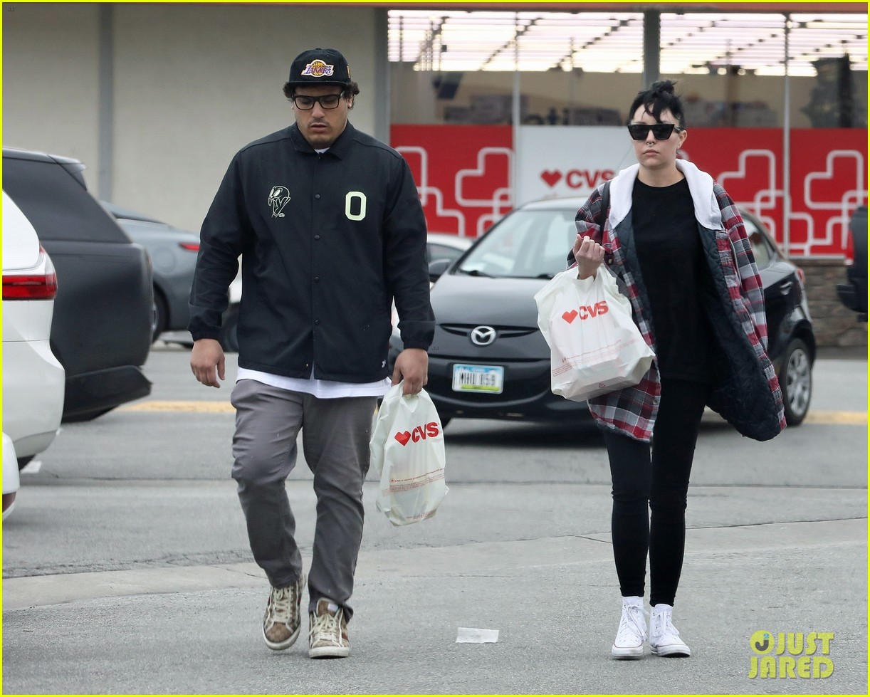 Amanda Bynes & On-Again Boyfriend Paul Michael Run Errands Together in ...