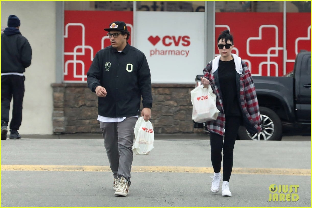 Amanda Bynes & On-Again Boyfriend Paul Michael Run Errands Together in ...