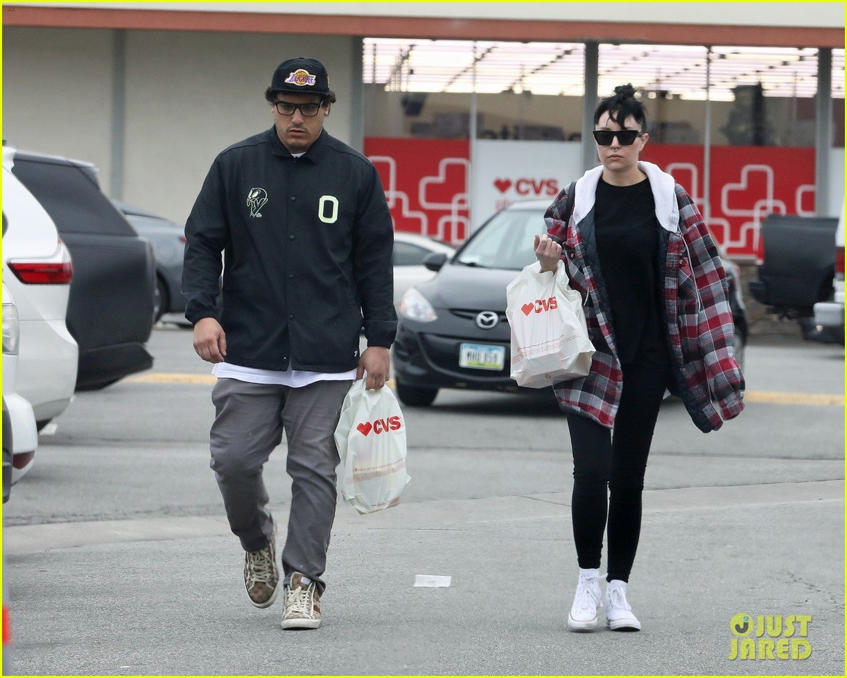 Amanda Bynes & On-Again Boyfriend Paul Michael Run Errands Together in ...