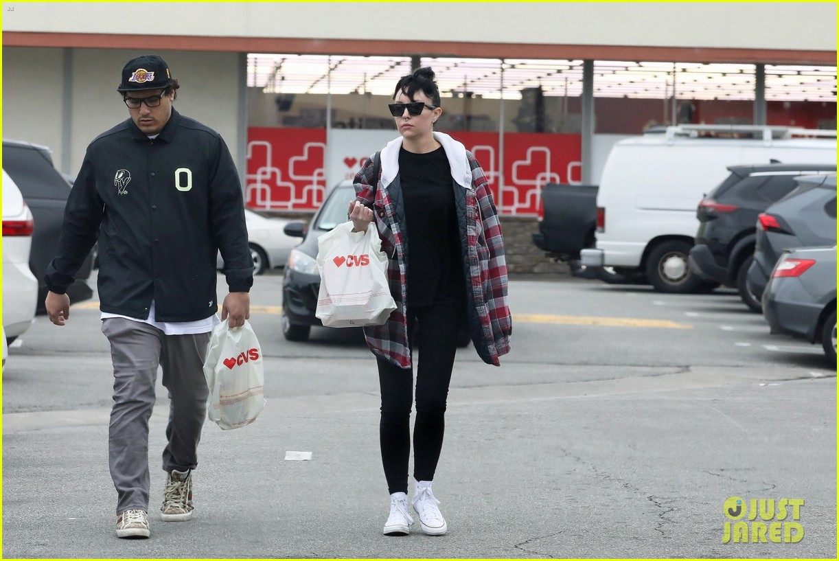 Amanda Bynes & On-Again Boyfriend Paul Michael Run Errands Together in ...