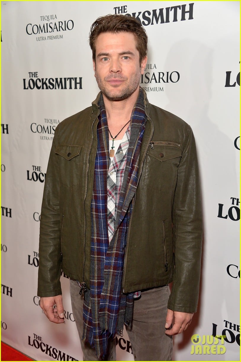 Lana Condor & Noah Centineo Support 'To All the Boys' Crew Member at ...