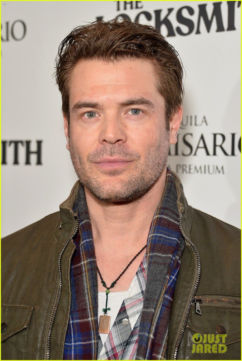 Lana Condor & Noah Centineo Support 'To All the Boys' Crew Member at ...