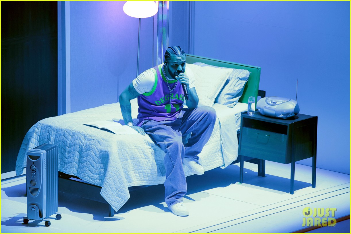 Photo: drake apollo show 01 | Photo 4884396 | Just Jared