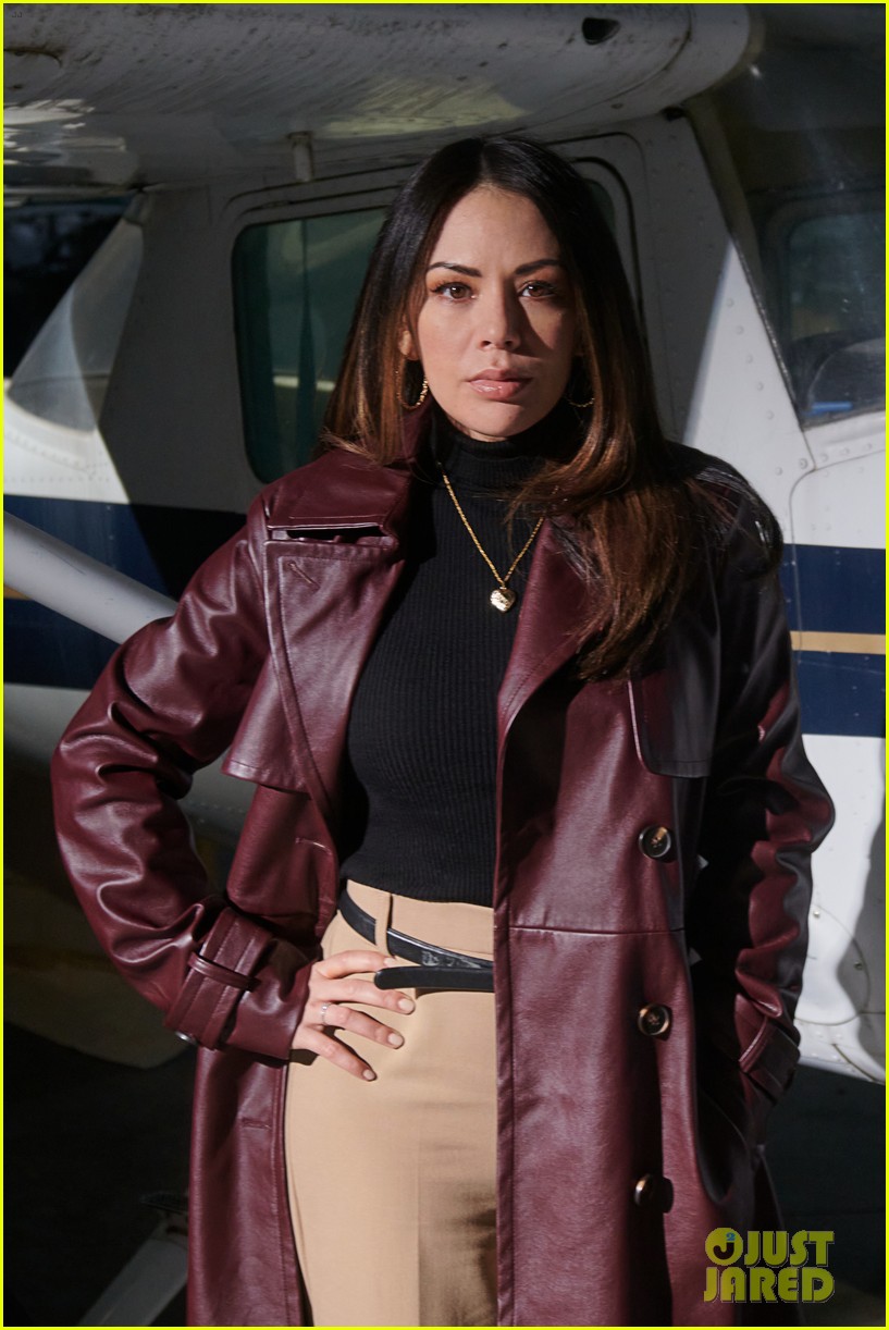 Janel Parrish & Niall Matter Investigate Family Secrets In Hallmark ...