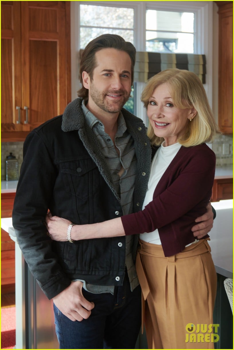 Janel Parrish & Niall Matter Investigate Family Secrets In Hallmark ...