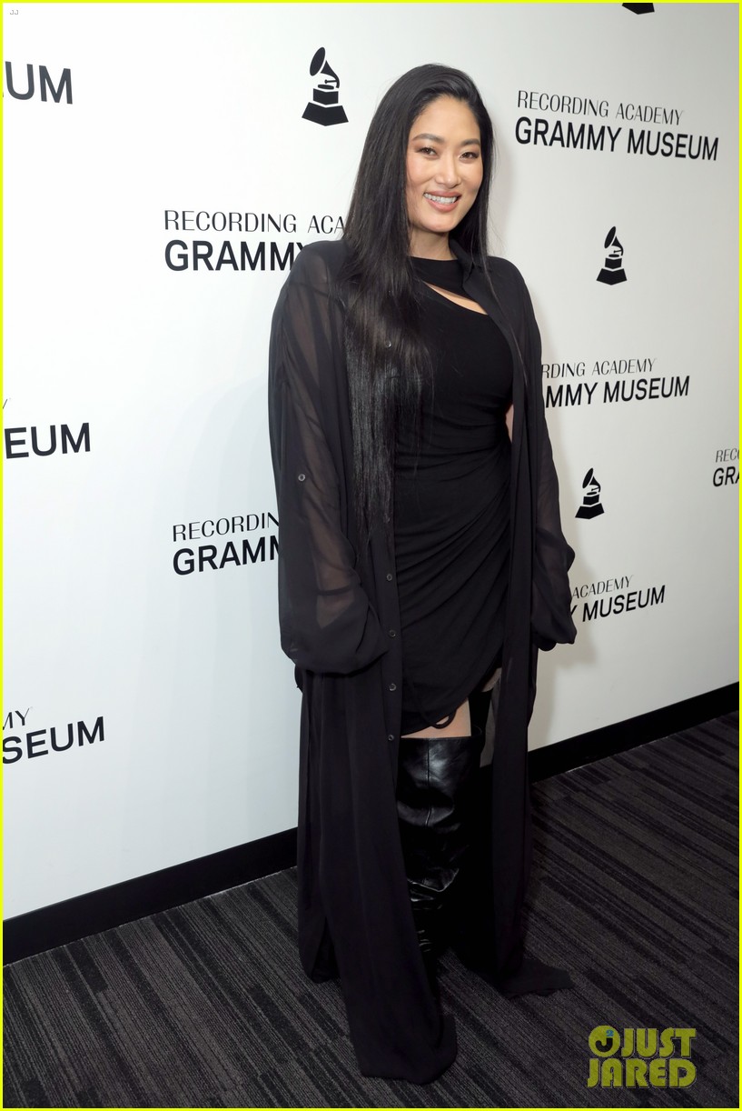 Golden Globes Performer Chloe Flower's Song 'Golden Hour' - Stream Now ...