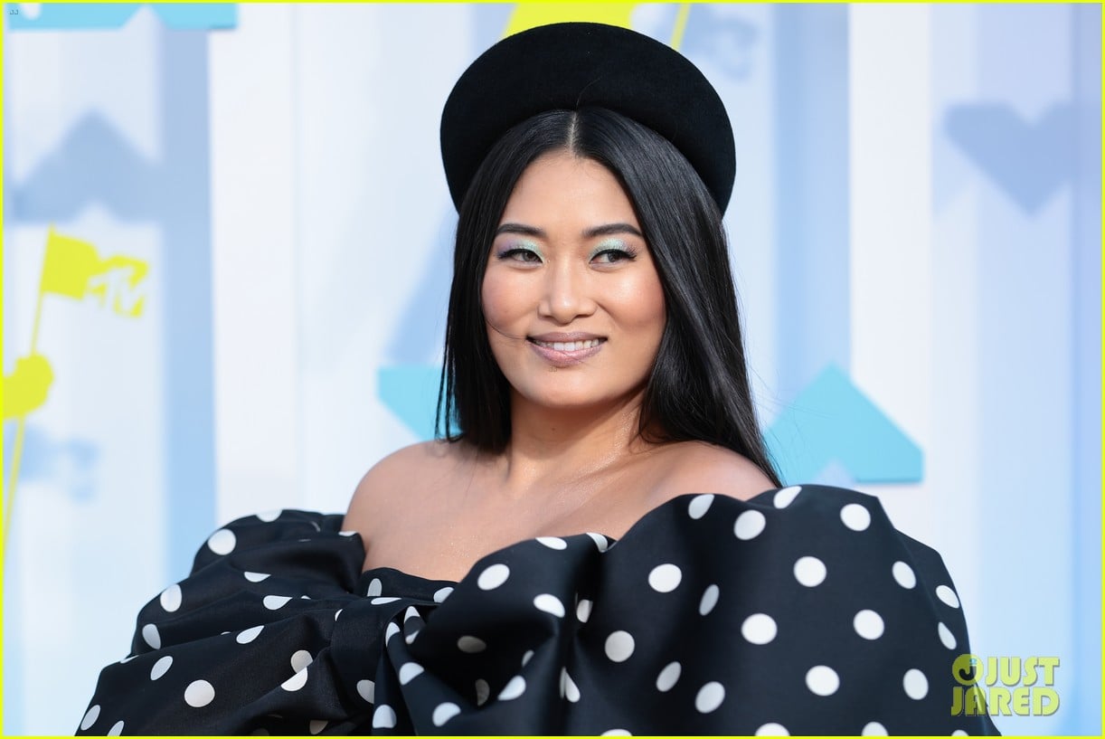 Golden Globes Performer Chloe Flower's Song 'Golden Hour' - Stream Now ...