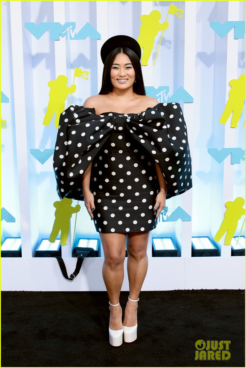 Golden Globes Performer Chloe Flower's Song 'Golden Hour' - Stream Now ...