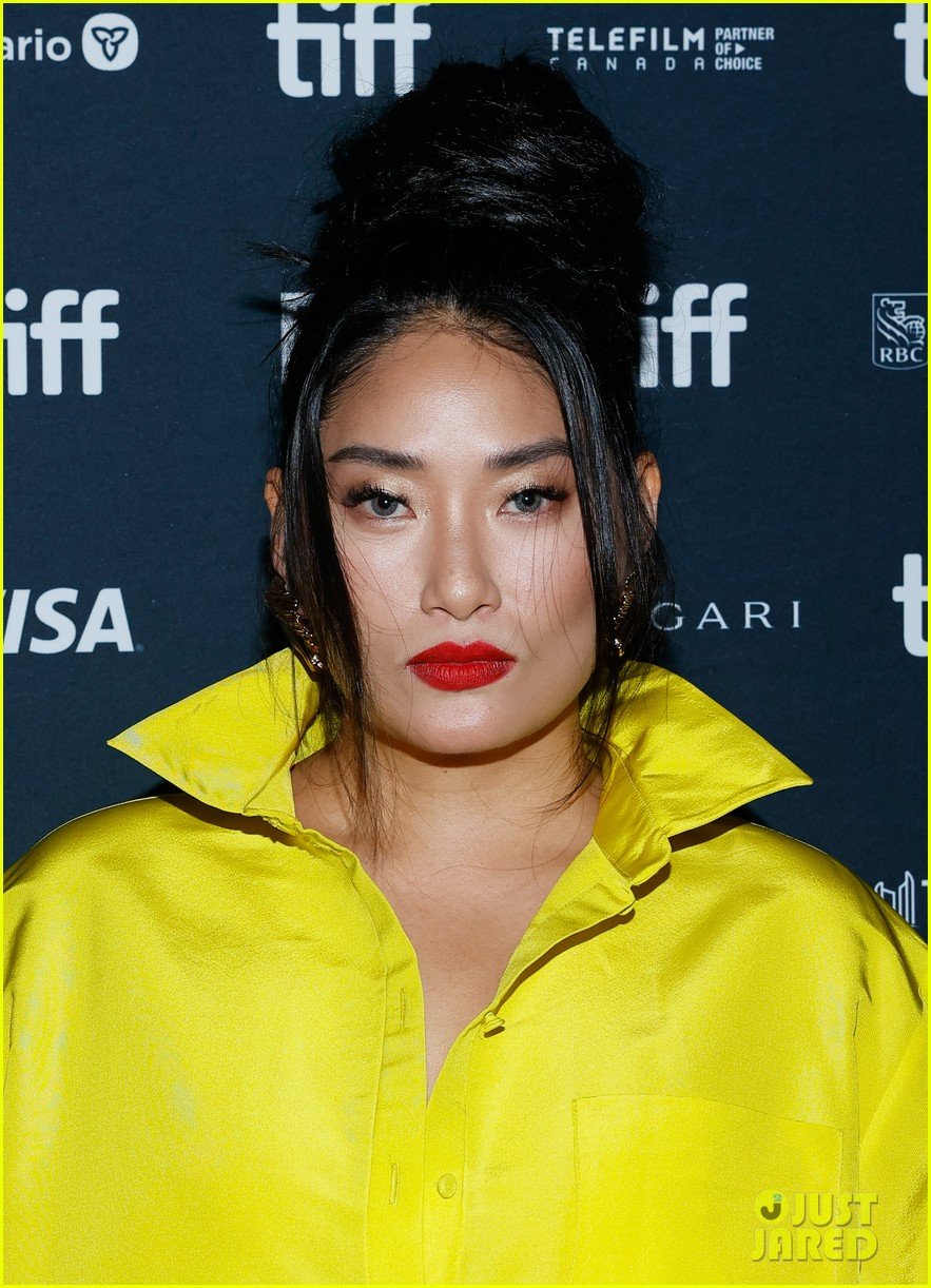 Golden Globes Performer Chloe Flower's Song 'Golden Hour' - Stream Now ...