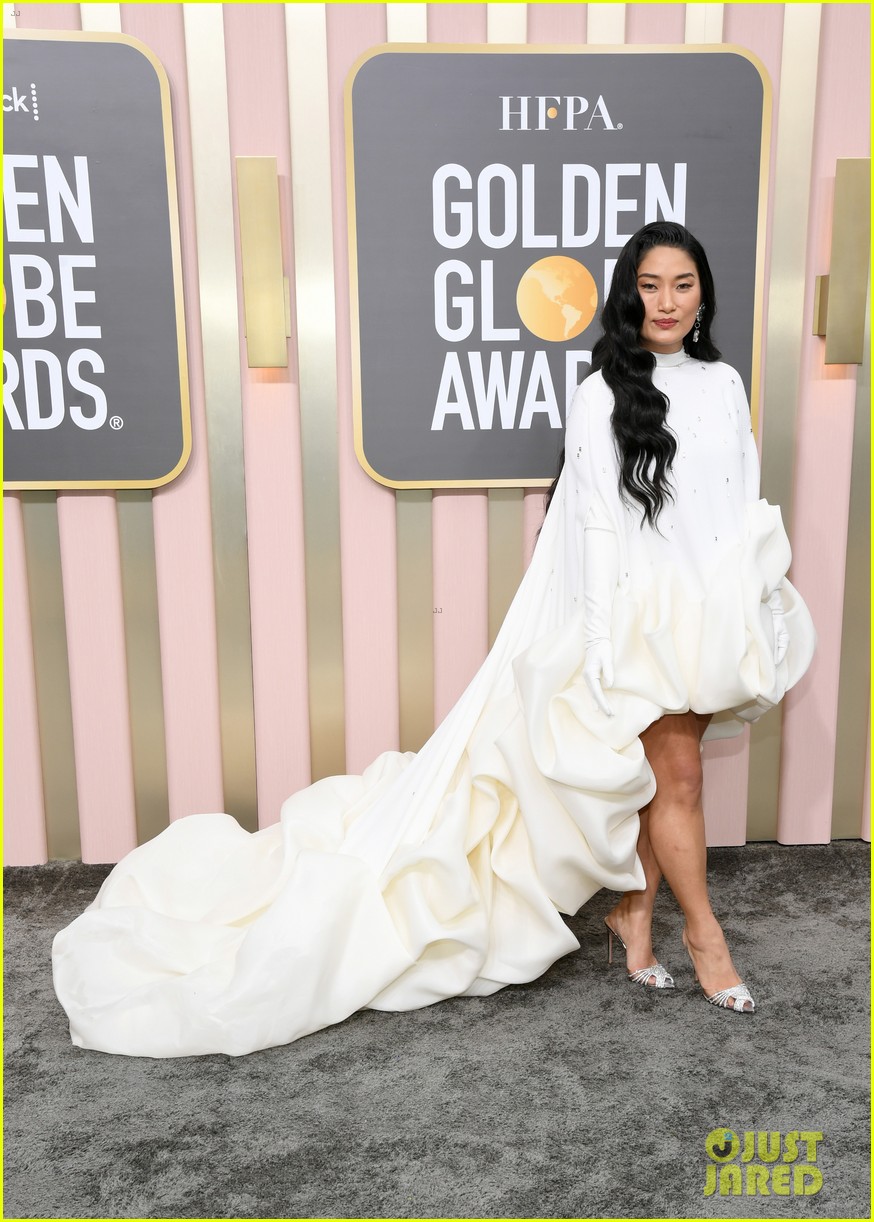Chloe Flowers Walks the Golden Globes 2023 Red Carpet Ahead of Her ...