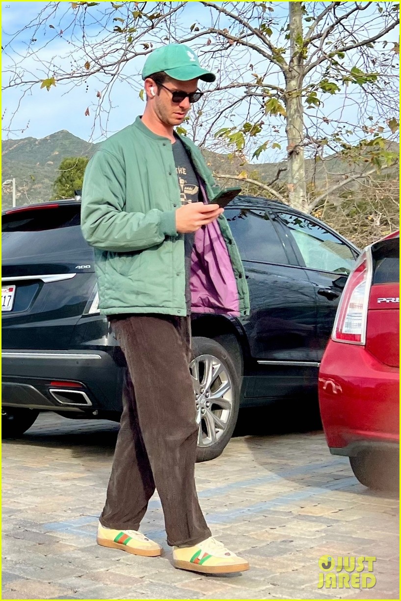 Andrew Garfield Stops by Whole Foods in Malibu: Photo 4881394 | Andrew ...