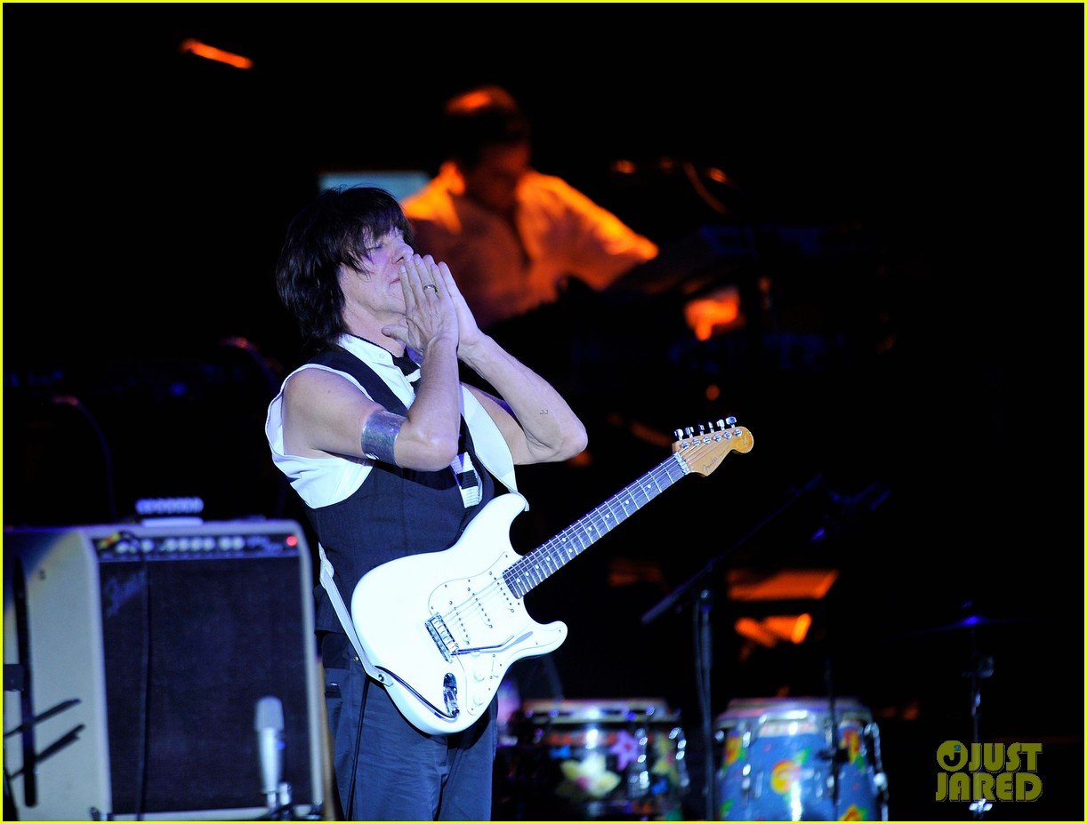 Jeff Beck Dead - Legendary Guitarist Dies at 78: Photo 4880324 | Jeff ...