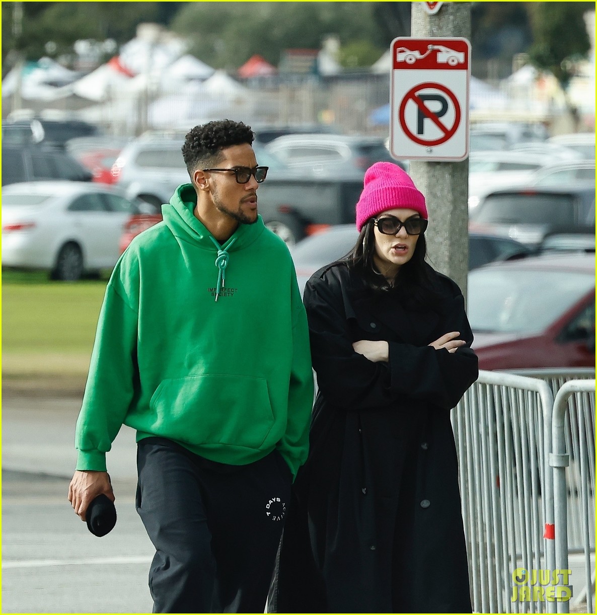 Pregnant Jessie J & Boyfriend Chanan Colman Hold Hands While On A ...